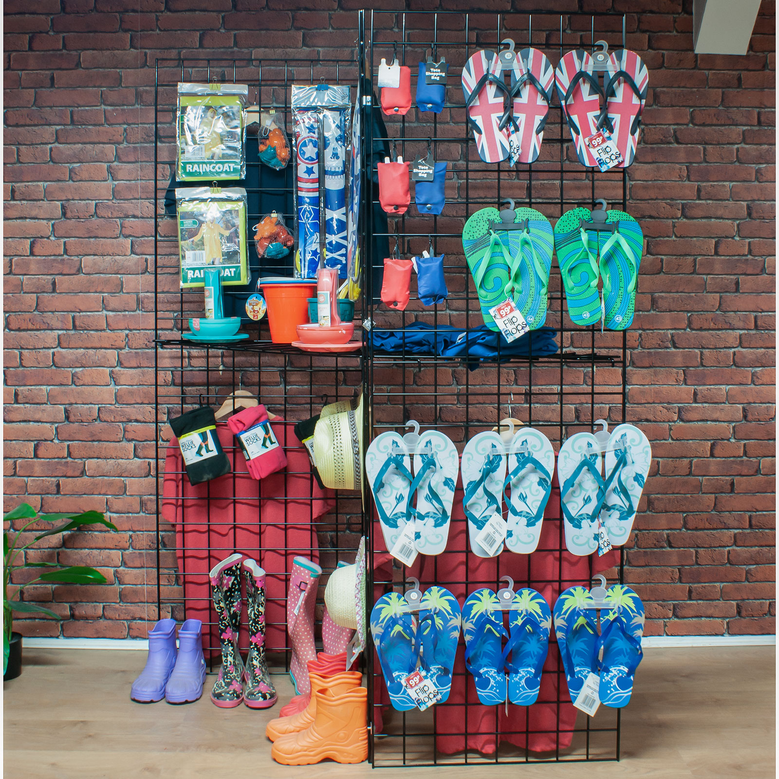 Grid Panel - 3 Panel Zig Zag Freestanding Shelving Display in Black ...