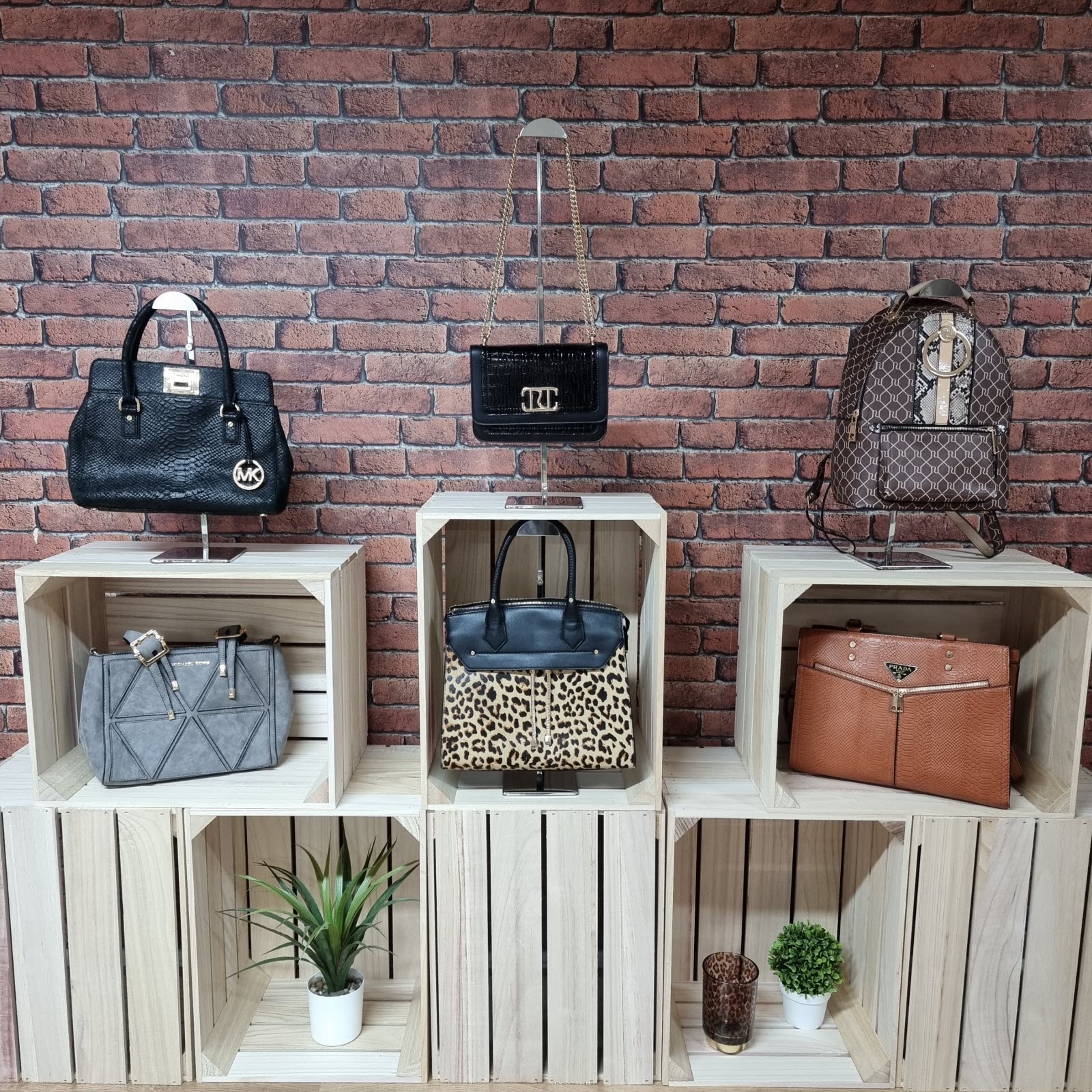 Handbag Display - Adjustable Height - Chrome Bag Holder with Strap ...